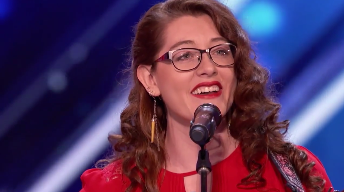 A história da cantora que perdeu a audição mas não se rendeu ao "nada ...